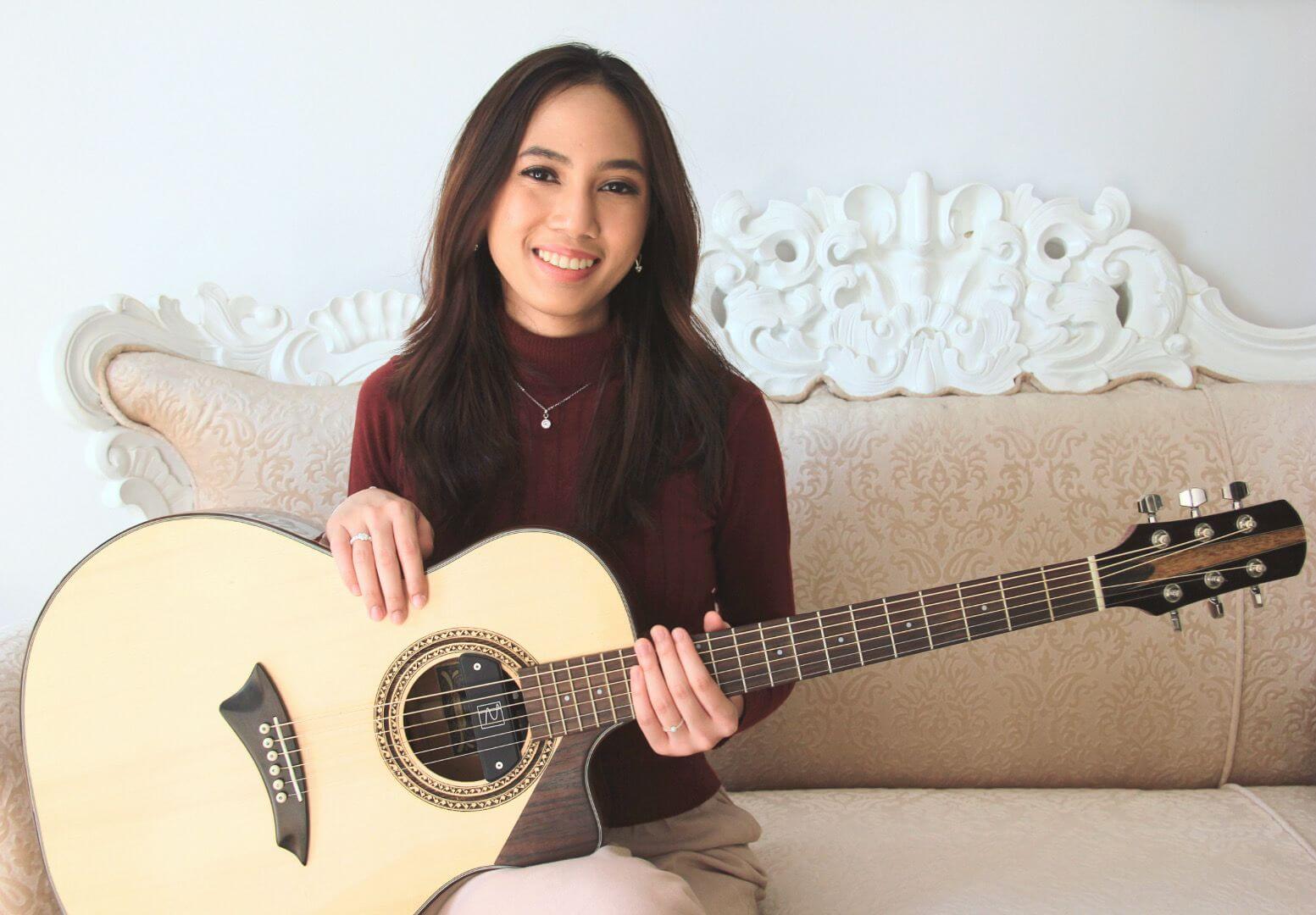 Alisa Shafira – Premium acoustic / classical guitar shop Fine guitar collector (Jakarta – Indonesia)